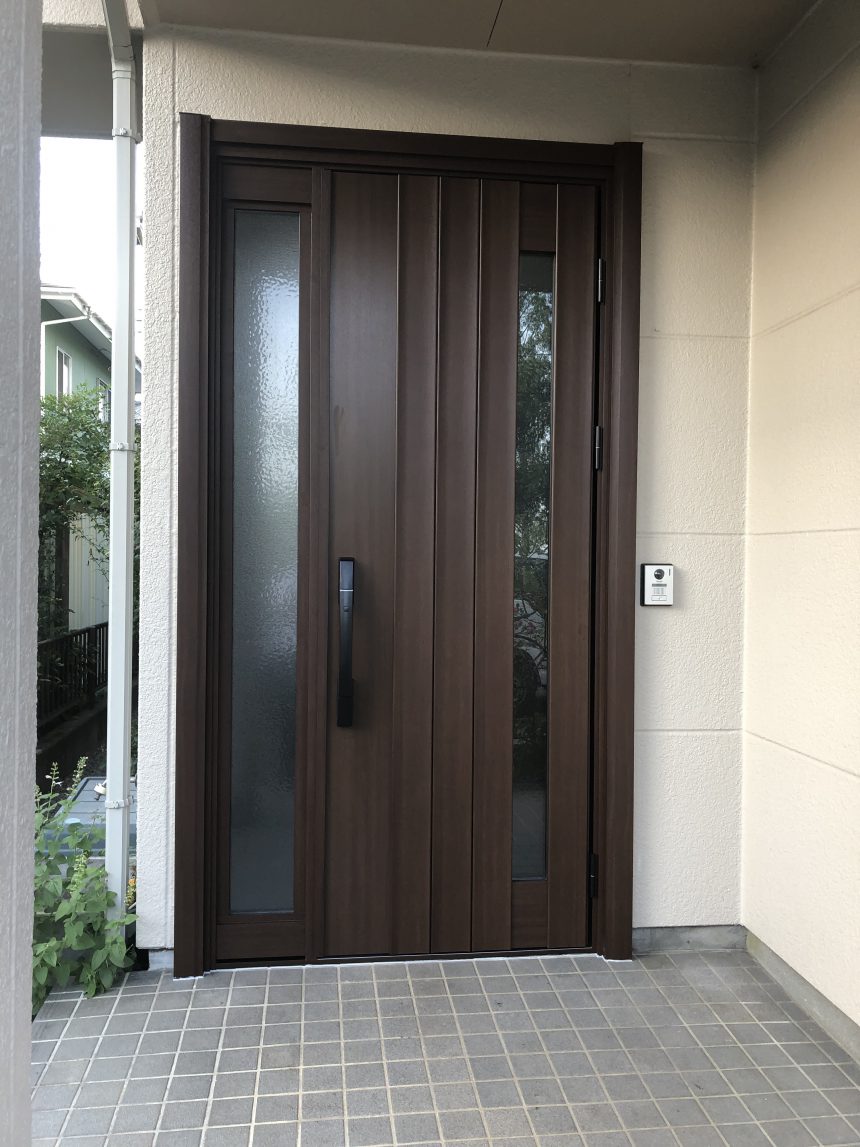 1日で重厚感のある断熱玄関ドアにリフォームしました。 | スタッフブログ | 宇都宮市のリフォーム、リノベーション専門店｜住まいる工務店
